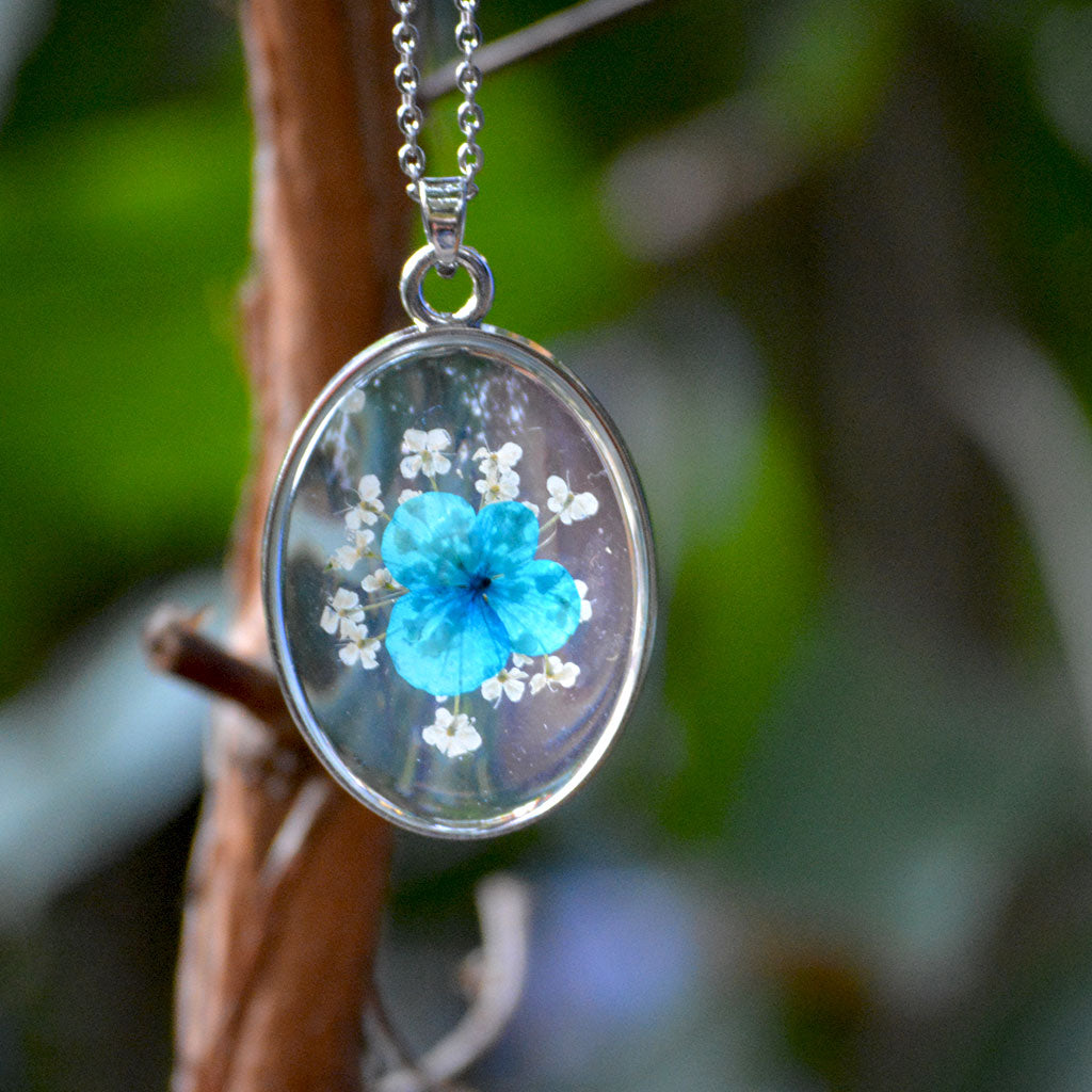 A Breezy Cyan Real Dried Flower Necklace – Handcrafted Elegance