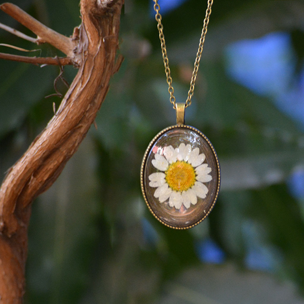 Serene Bloom Real Dried Flower Necklace – Peaceful Botanical Pendant